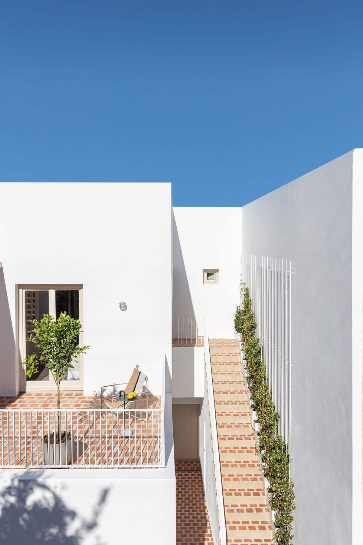 Embracing Ethical Hospitality: Veganism, Santorini's Cultural Delights ...