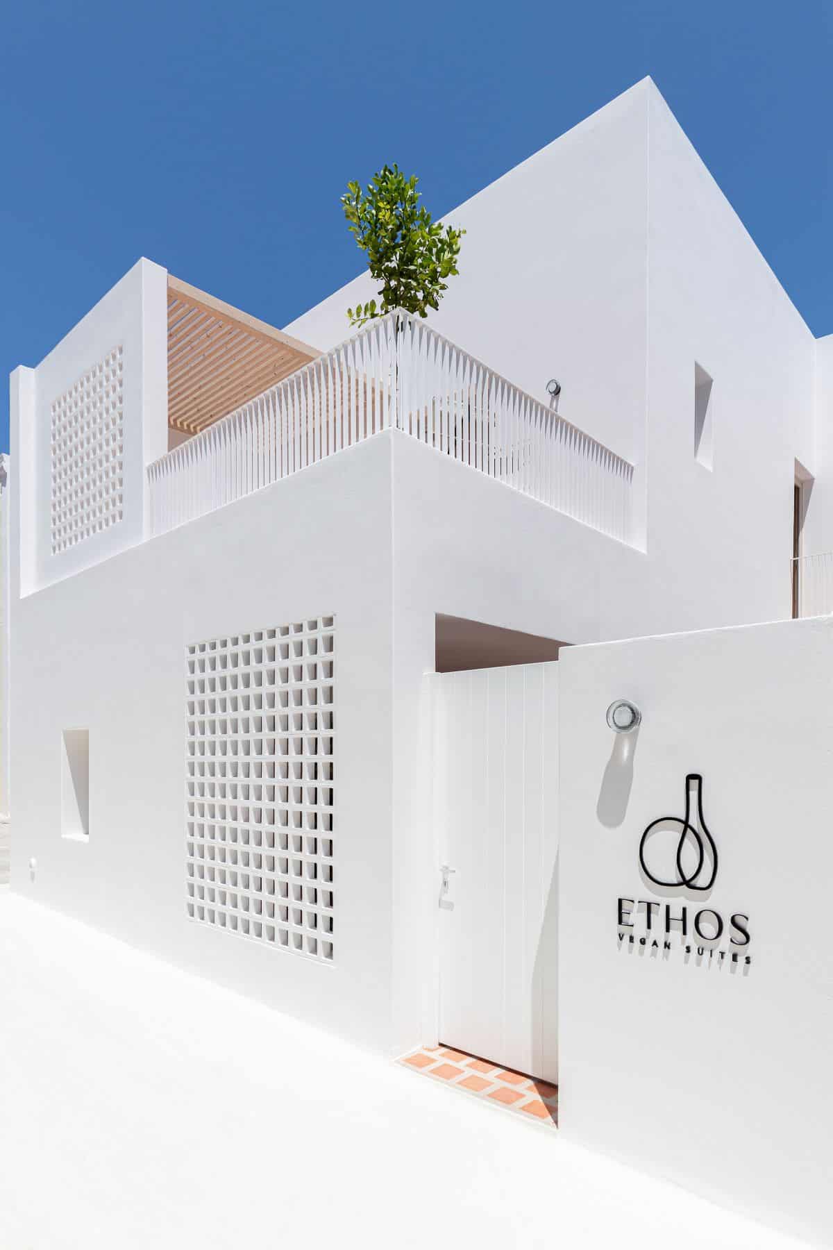 Embracing Ethical Hospitality: Veganism, Santorini's Cultural Delights ...